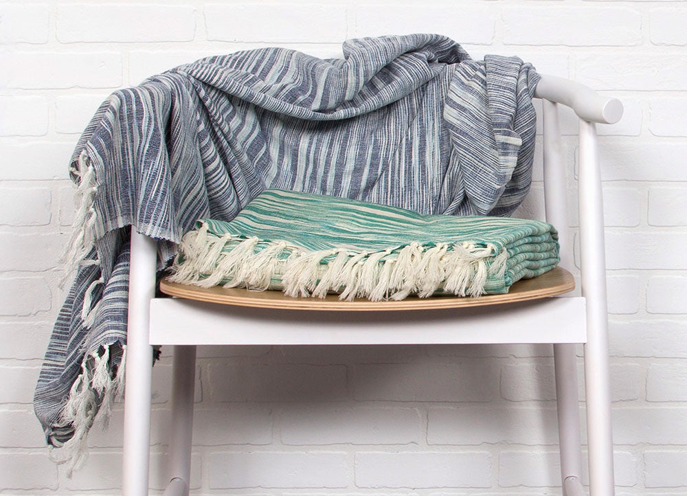 Essential Porcelain Green/Turtle Dove Throw - Froy.com