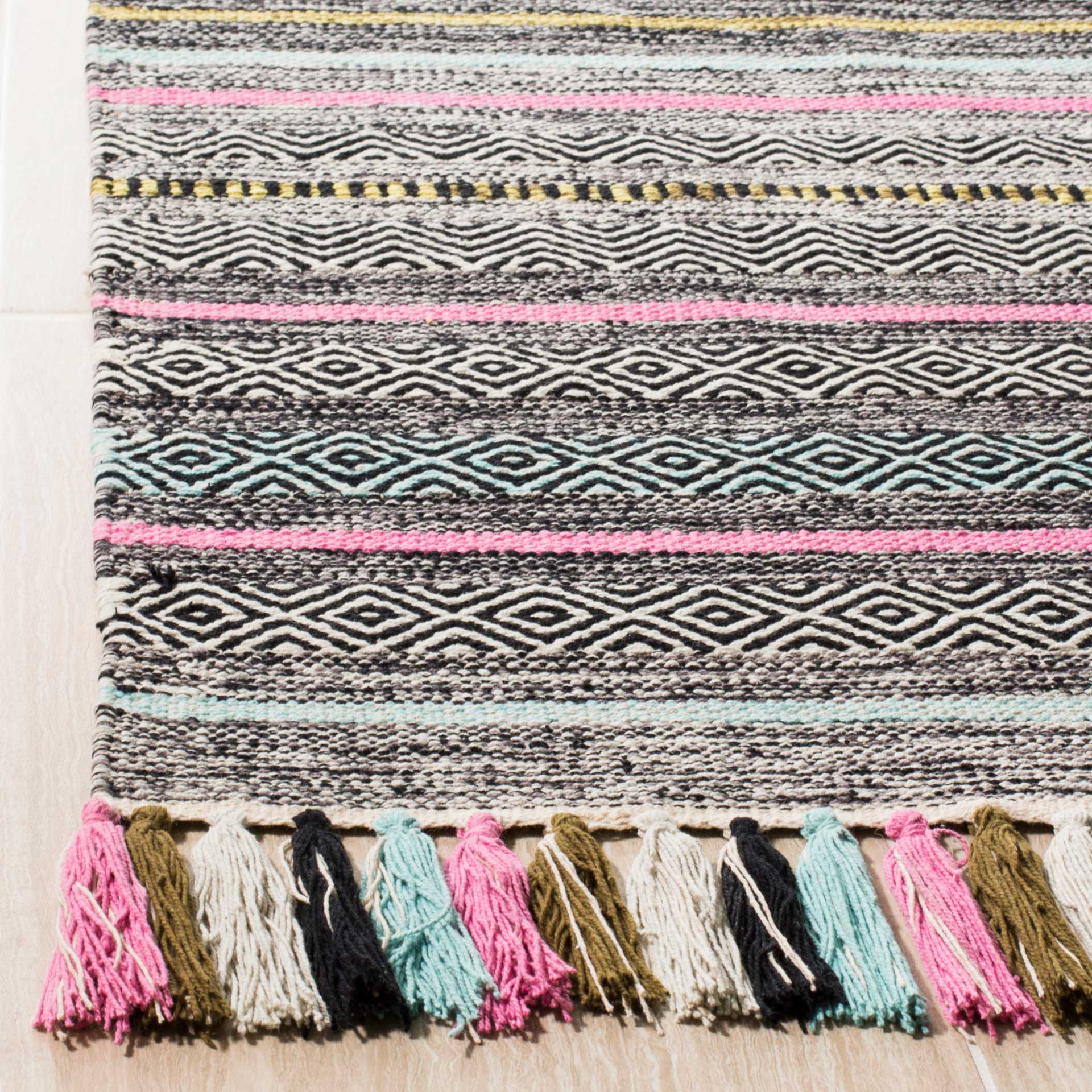 Montauk Black/Multi Area Rug - Froy.com