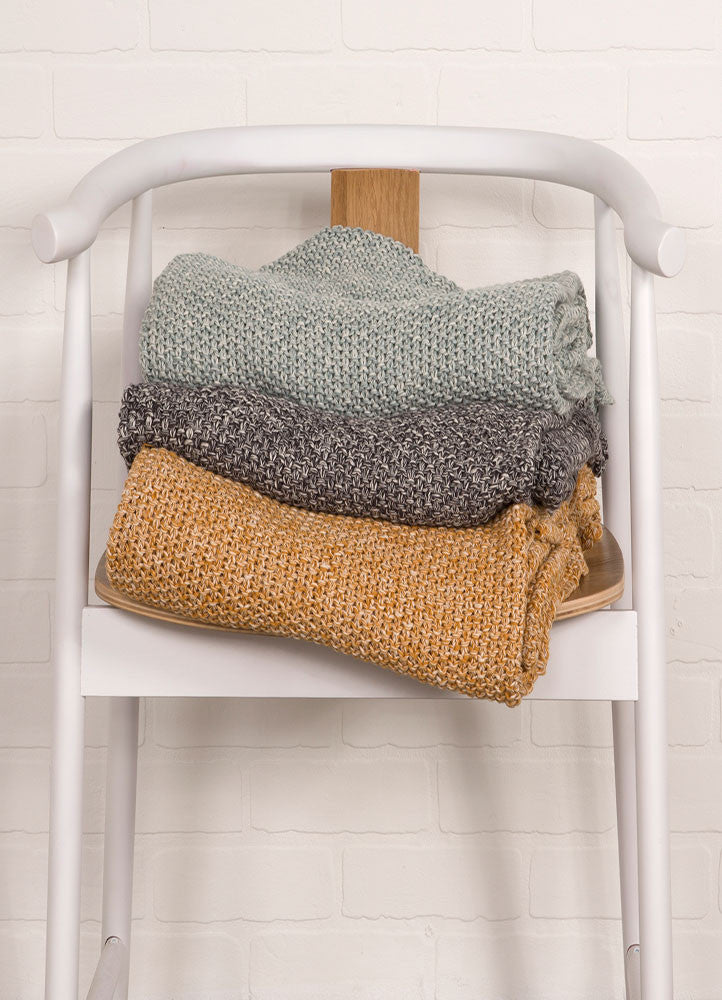 Parade Blue Haze/Snow White Throw - Froy.com