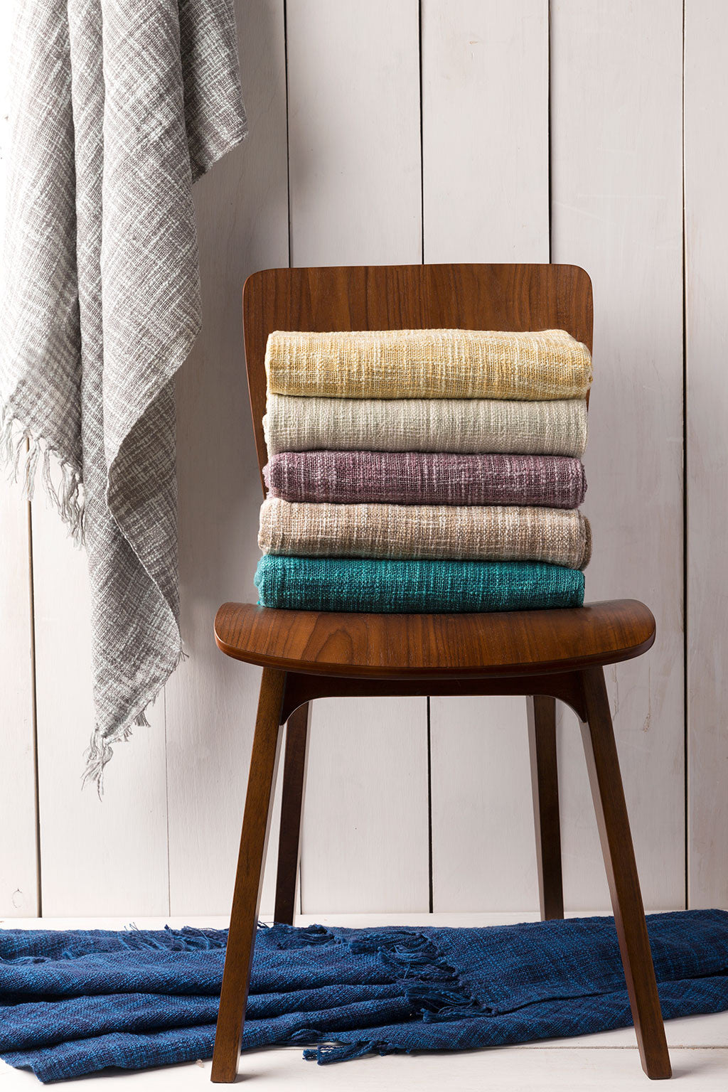 Tori Solid Teal Throw - Froy.com