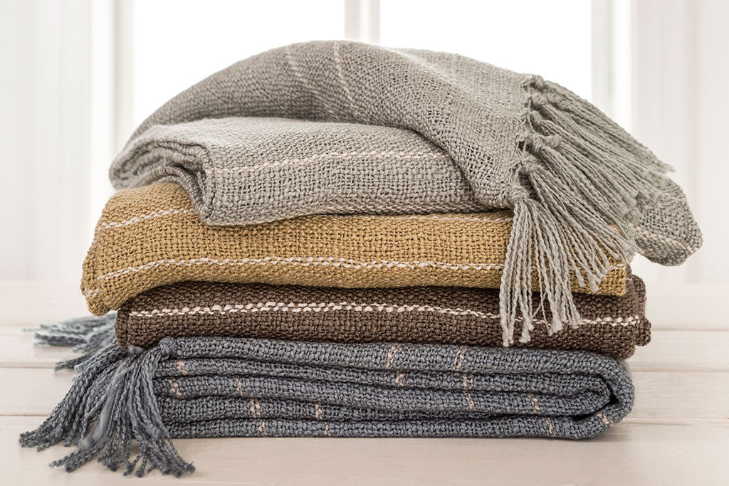 Traveler Stripes Gray Throw - Froy.com